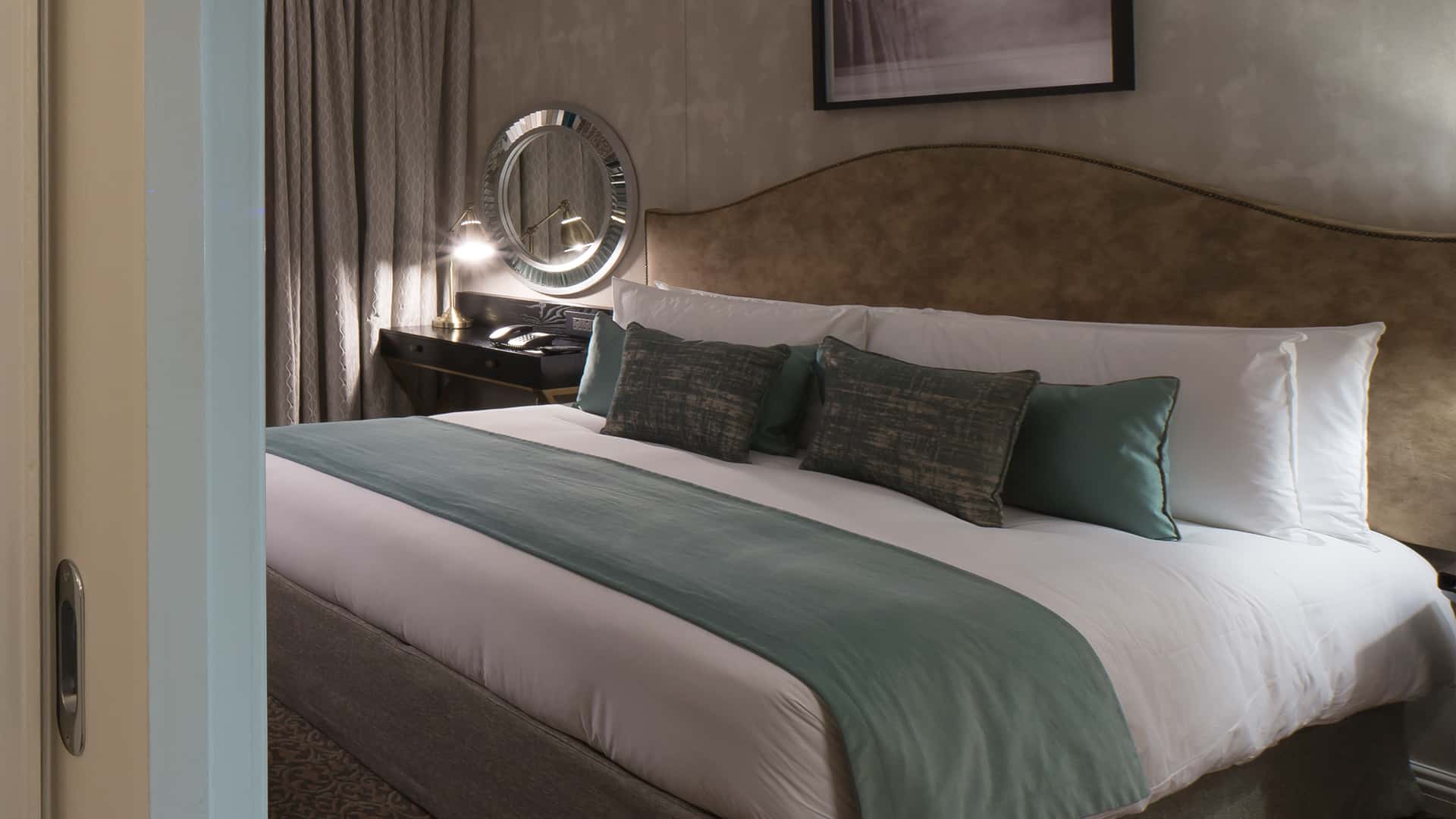 Luxurious Suite | The Ridge Hotel